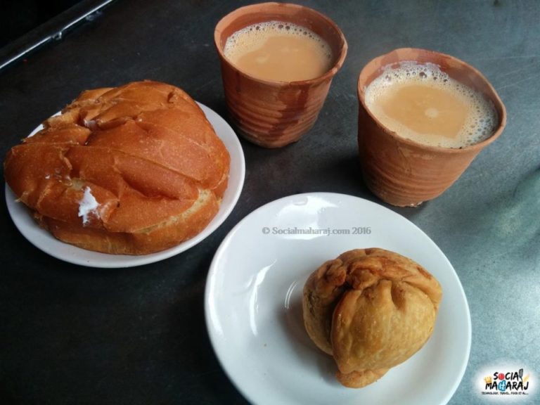 Visit to the famous Sharma Ji Ki Chai Lucknow - SocialMaharaj